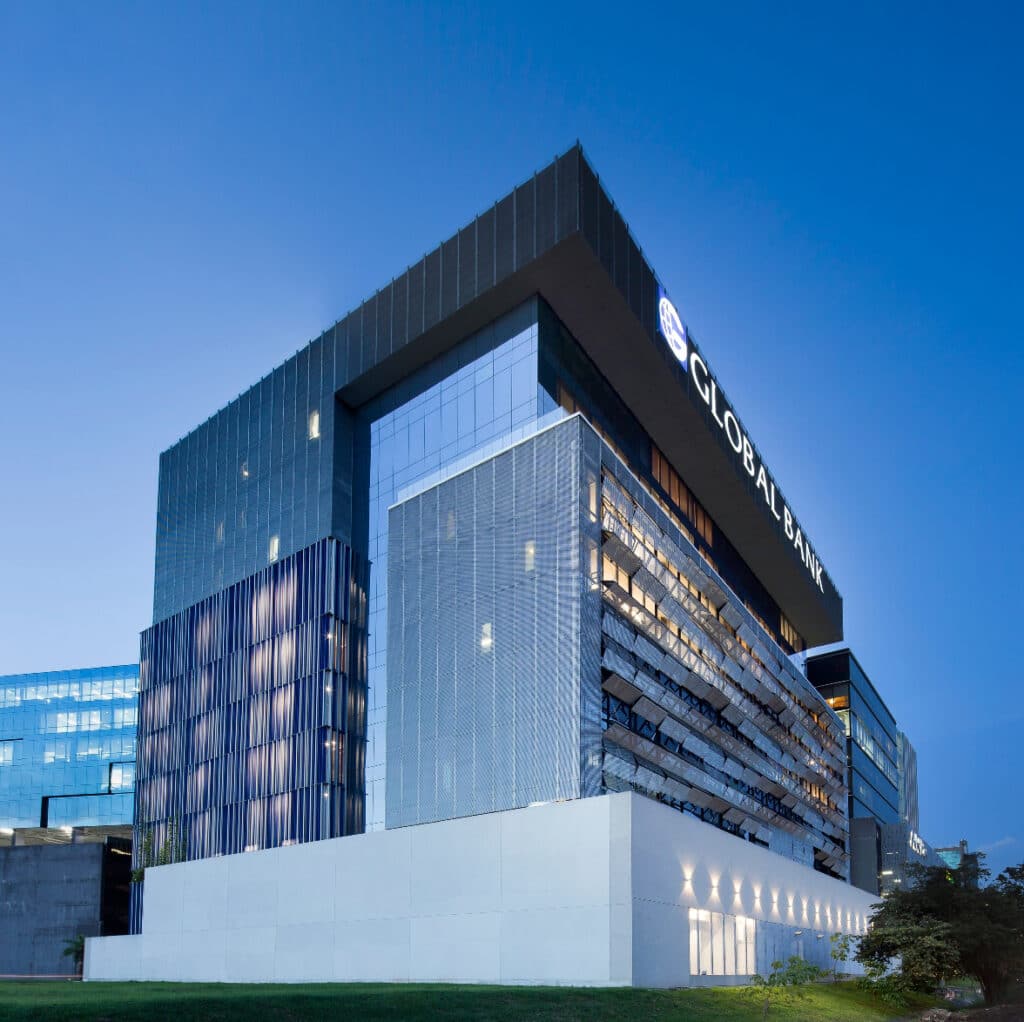 How Global Bank Transformed Data Management for Efficiency